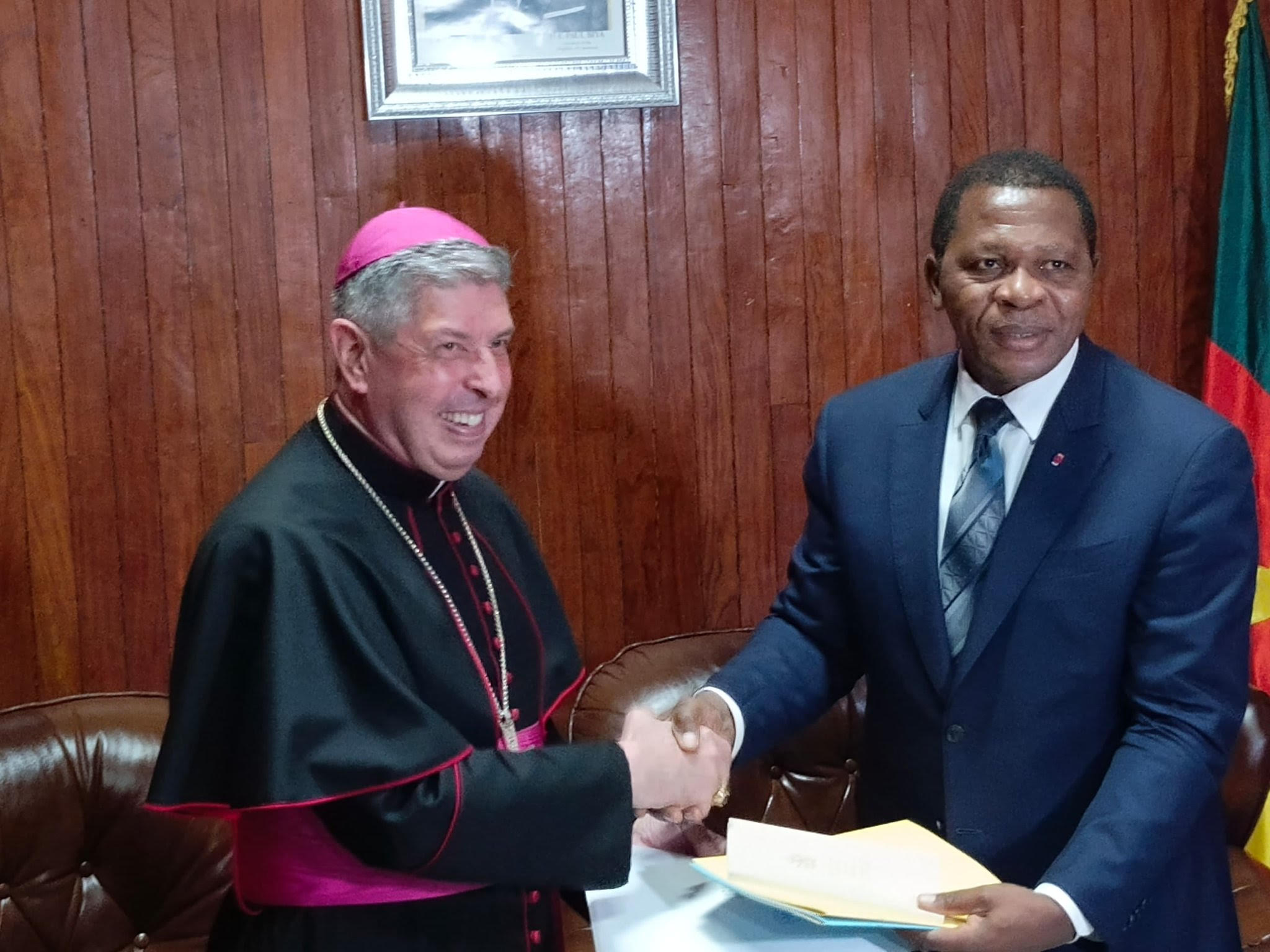 Coopération Cameroun-Vatican : Paul Atanga Nji accorde une audience à l’archevêque José Avelino ...