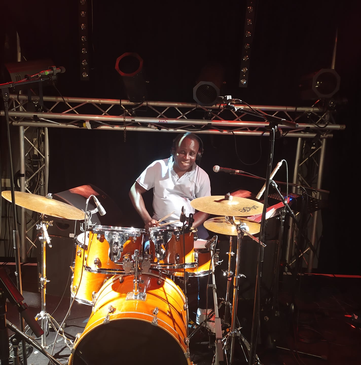 De « Solo pondi » à « Wélisanè » : le chanteur de charme camerounais ...